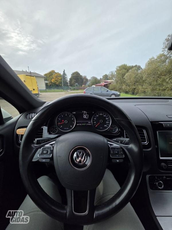 Balts Volkswagen Touareg 2012 Jonava, ar dzinēja tilpumu 3.00 L un nobraukumu 260 tūkst. km par 9000 €, foto 10 vietnē AUTOMOTO.COM.LV