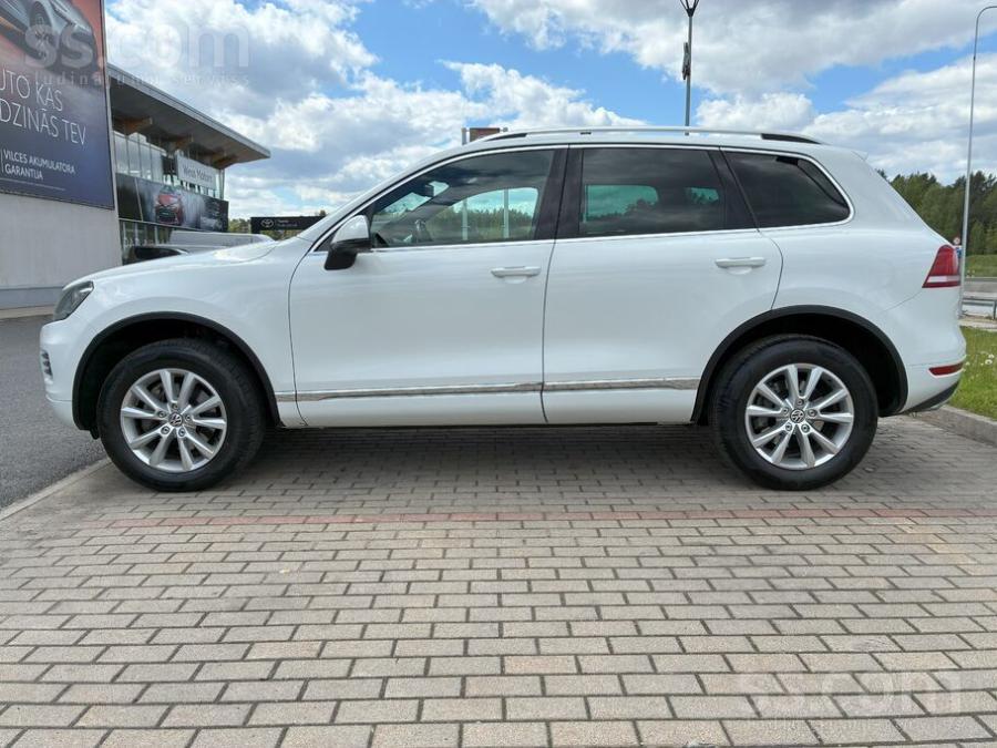 Balts Volkswagen Touareg 2013 Rīga, ar dzinēja tilpumu 3.00 L un nobraukumu 247 tūkst. km par 12370 €, foto 4 vietnē AUTOMOTO.COM.LV