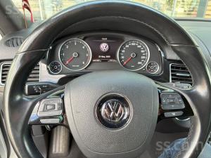 Balts Volkswagen Touareg 2013 Rīga, ar dzinēja tilpumu 3.00 L un nobraukumu 247 tūkst. km par 12370 €, foto 33 vietnē AUTOMOTO.COM.LV