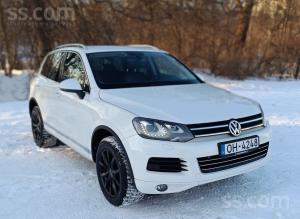 White Volkswagen Touareg 2013 in Riga, with an engine capacity of 3.00 L and mileage of 240 thousand km for 14450 €, photo  on AUTOMOTO.COM.LV