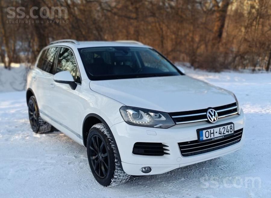Balts Volkswagen Touareg 2013 Rīga, ar dzinēja tilpumu 3.00 L un nobraukumu 240 tūkst. km par 14450 €, foto 1 vietnē AUTOMOTO.COM.LV