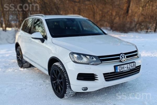 Balts Volkswagen Touareg 2013 Rīga, ar dzinēja tilpumu 3.00 L un nobraukumu 240 tūkst. km par 14450 €, foto 2 vietnē AUTOMOTO.COM.LV