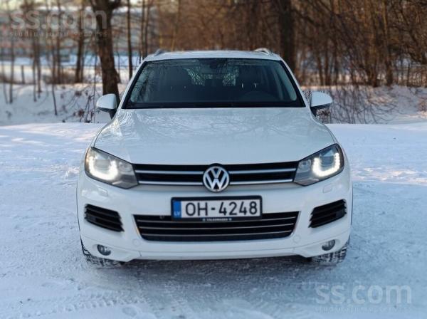 Balts Volkswagen Touareg 2013 Rīga, ar dzinēja tilpumu 3.00 L un nobraukumu 240 tūkst. km par 14450 €, foto 3 vietnē AUTOMOTO.COM.LV