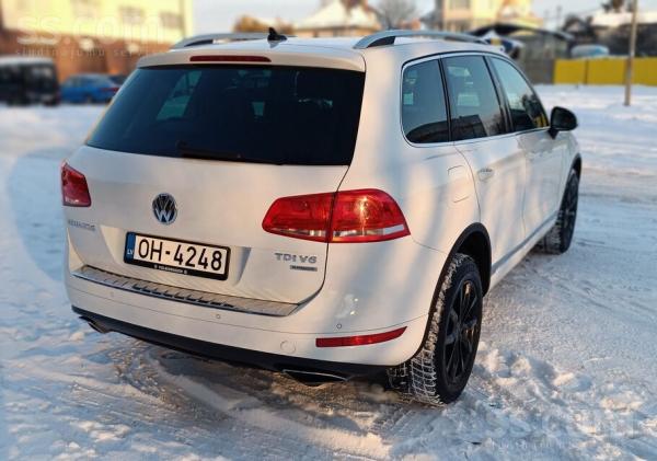 Balts Volkswagen Touareg 2013 Rīga, ar dzinēja tilpumu 3.00 L un nobraukumu 240 tūkst. km par 14450 €, foto 9 vietnē AUTOMOTO.COM.LV