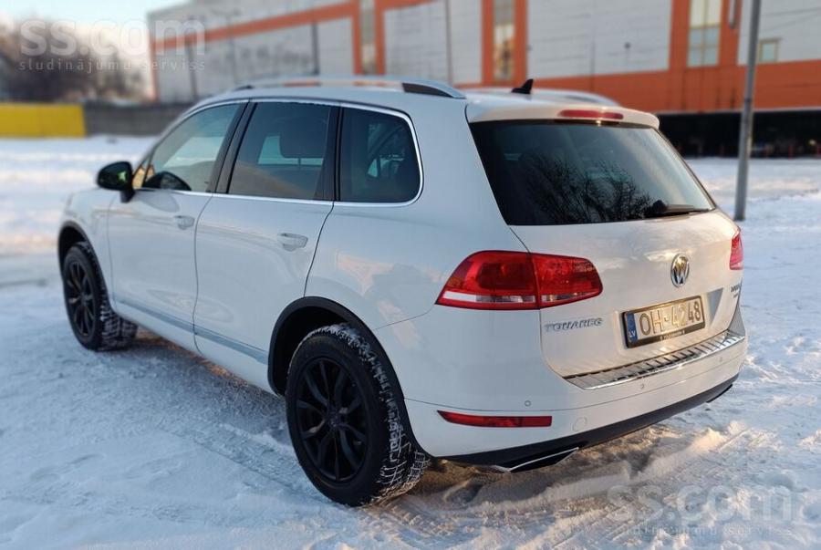 Balts Volkswagen Touareg 2013 Rīga, ar dzinēja tilpumu 3.00 L un nobraukumu 240 tūkst. km par 14450 €, foto 11 vietnē AUTOMOTO.COM.LV
