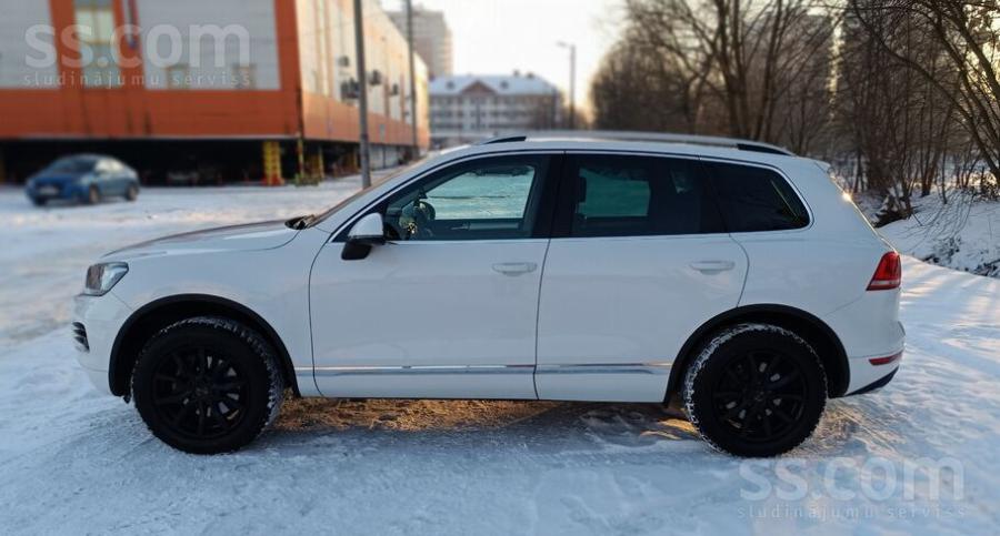 Balts Volkswagen Touareg 2013 Rīga, ar dzinēja tilpumu 3.00 L un nobraukumu 240 tūkst. km par 14450 €, foto 12 vietnē AUTOMOTO.COM.LV
