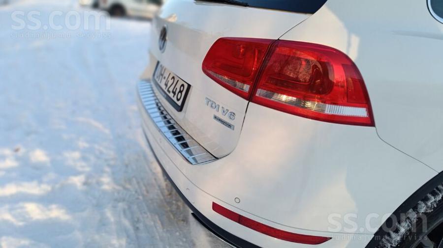 Balts Volkswagen Touareg 2013 Rīga, ar dzinēja tilpumu 3.00 L un nobraukumu 240 tūkst. km par 14450 €, foto 15 vietnē AUTOMOTO.COM.LV