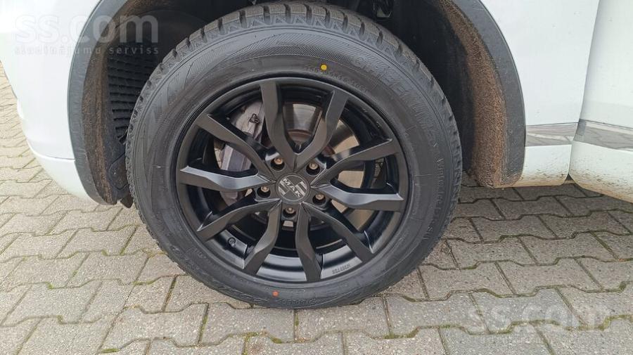 Balts Volkswagen Touareg 2013 Rīga, ar dzinēja tilpumu 3.00 L un nobraukumu 240 tūkst. km par 14450 €, foto 18 vietnē AUTOMOTO.COM.LV