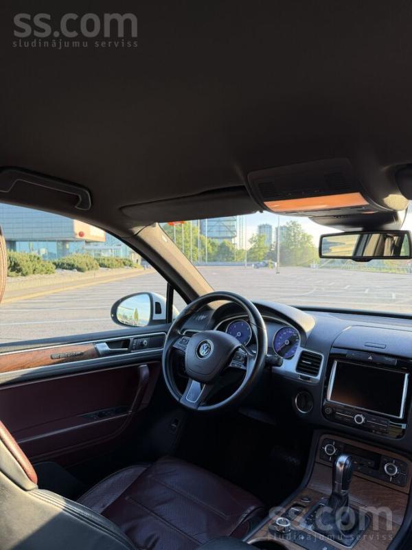 Balts Volkswagen Touareg 2013 Rīga, ar dzinēja tilpumu 3.00 L un nobraukumu 293 tūkst. km par 13500 €, foto 6 vietnē AUTOMOTO.COM.LV