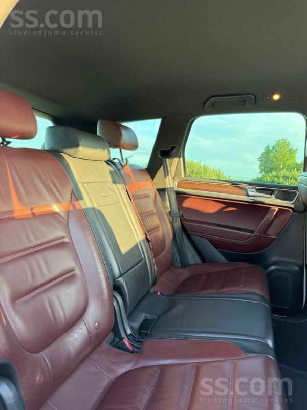 Balts Volkswagen Touareg 2013 Rīga, ar dzinēja tilpumu 3.00 L un nobraukumu 293 tūkst. km par 13500 €, foto 8 vietnē AUTOMOTO.COM.LV