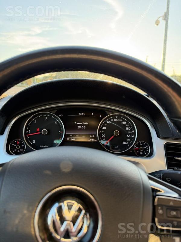 Balts Volkswagen Touareg 2013 Rīga, ar dzinēja tilpumu 3.00 L un nobraukumu 293 tūkst. km par 13500 €, foto 9 vietnē AUTOMOTO.COM.LV
