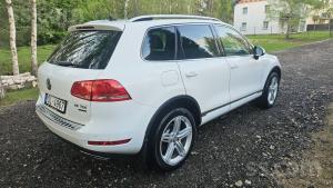 Balts Volkswagen Touareg 2013 Rīga, ar dzinēja tilpumu 3.00 L un nobraukumu 0 tūkst. km par 9998 €, foto 4 vietnē AUTOMOTO.COM.LV