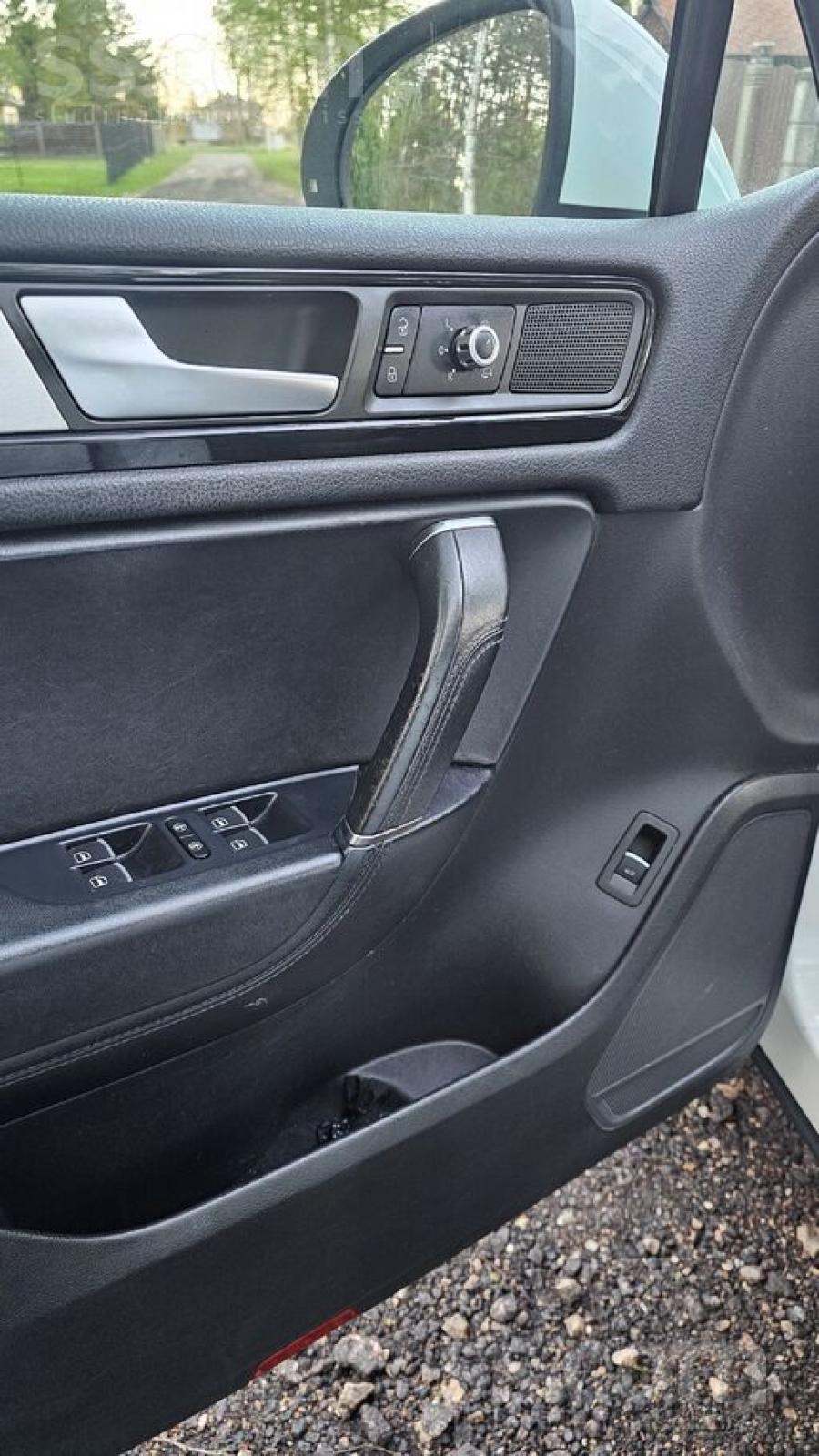 Balts Volkswagen Touareg 2013 Rīga, ar dzinēja tilpumu 3.00 L un nobraukumu 0 tūkst. km par 8998 €, foto 7 vietnē AUTOMOTO.COM.LV