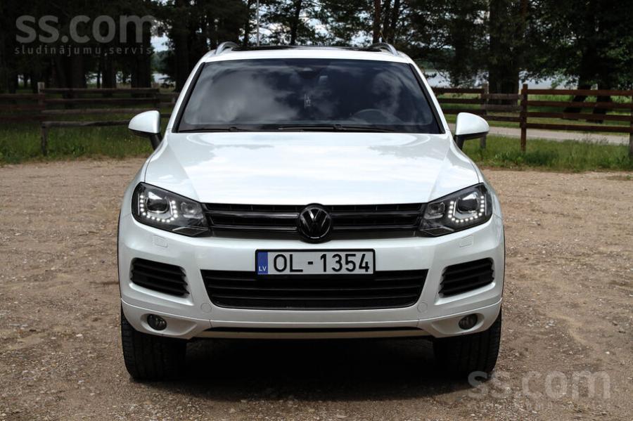 Balts Volkswagen Touareg 2013 Daugavpils, ar dzinēja tilpumu 3.00 L un nobraukumu 242 tūkst. km par 14500 €, foto 4 vietnē AUTOMOTO.COM.LV