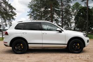Balts Volkswagen Touareg 2013 Daugavpils, ar dzinēja tilpumu 3.00 L un nobraukumu 242 tūkst. km par 14500 €, foto 5 vietnē AUTOMOTO.COM.LV