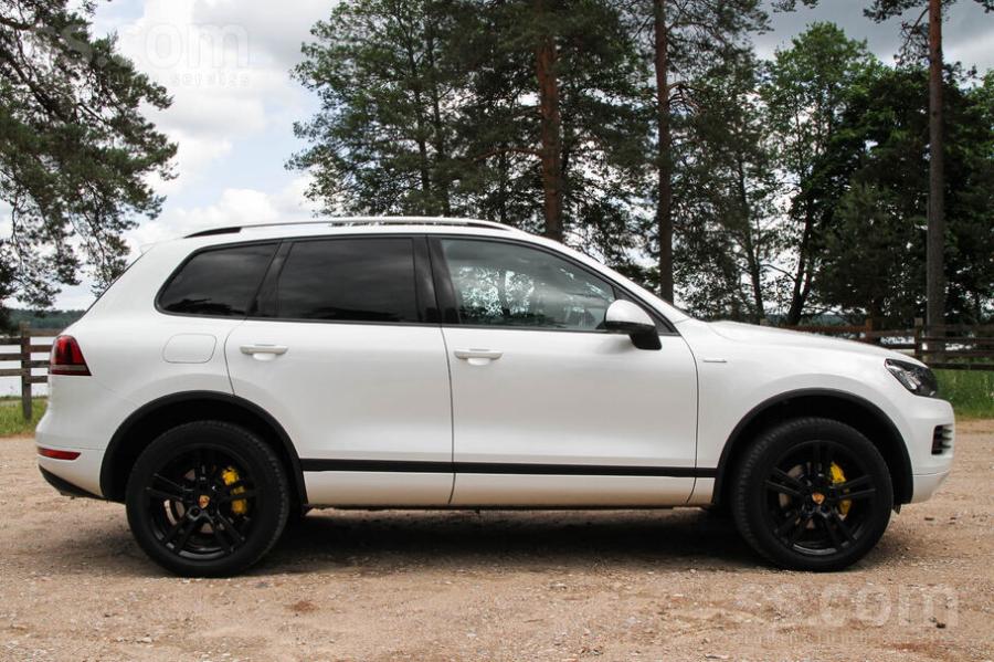Balts Volkswagen Touareg 2013 Daugavpils, ar dzinēja tilpumu 3.00 L un nobraukumu 242 tūkst. km par 14500 €, foto 5 vietnē AUTOMOTO.COM.LV