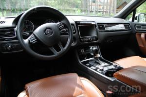 Balts Volkswagen Touareg 2013 Daugavpils, ar dzinēja tilpumu 3.00 L un nobraukumu 242 tūkst. km par 14500 €, foto 10 vietnē AUTOMOTO.COM.LV