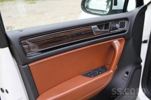 Balts Volkswagen Touareg 2013 Daugavpils, ar dzinēja tilpumu 3.00 L un nobraukumu 242 tūkst. km par 14500 €, foto 12 vietnē AUTOMOTO.COM.LV