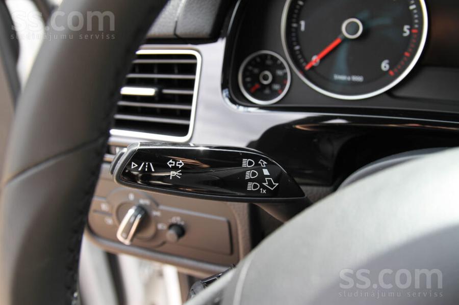 Balts Volkswagen Touareg 2013 Daugavpils, ar dzinēja tilpumu 3.00 L un nobraukumu 242 tūkst. km par 14500 €, foto 14 vietnē AUTOMOTO.COM.LV