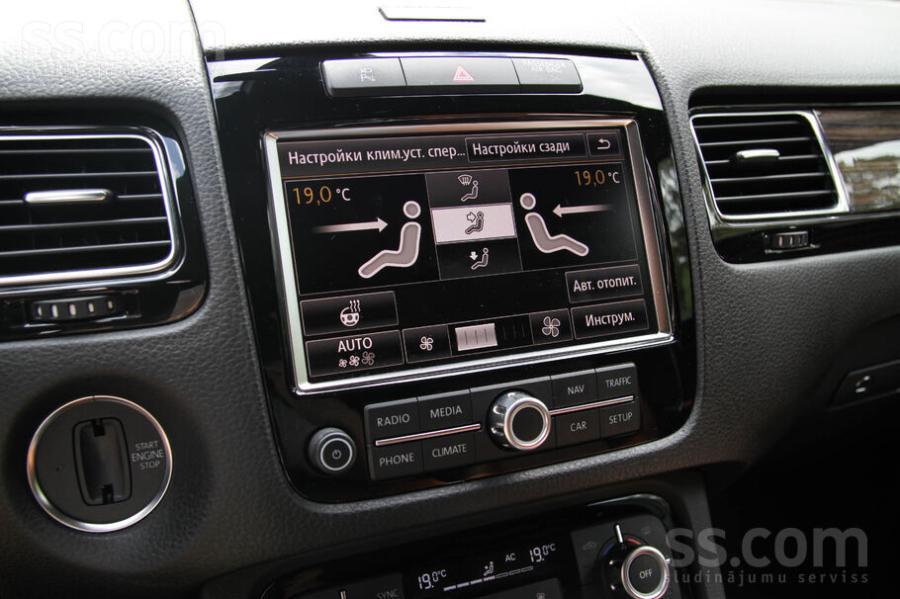 Balts Volkswagen Touareg 2013 Daugavpils, ar dzinēja tilpumu 3.00 L un nobraukumu 242 tūkst. km par 14500 €, foto 17 vietnē AUTOMOTO.COM.LV