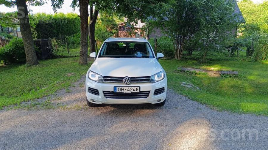 Balts Volkswagen Touareg 2013 Rīga, ar dzinēja tilpumu 3.00 L un nobraukumu 246 tūkst. km par 11950 €, foto 1 vietnē AUTOMOTO.COM.LV