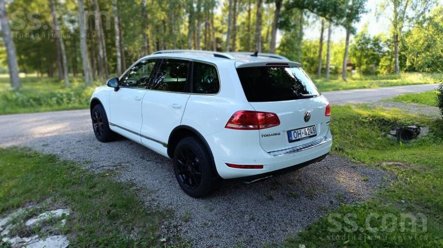 Balts Volkswagen Touareg 2013 Rīga, ar dzinēja tilpumu 3.00 L un nobraukumu 246 tūkst. km par 11950 €, foto 12 vietnē AUTOMOTO.COM.LV