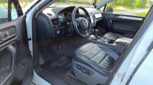 Balts Volkswagen Touareg 2013 Rīga, ar dzinēja tilpumu 3.00 L un nobraukumu 246 tūkst. km par 11950 €, foto 19 vietnē AUTOMOTO.COM.LV