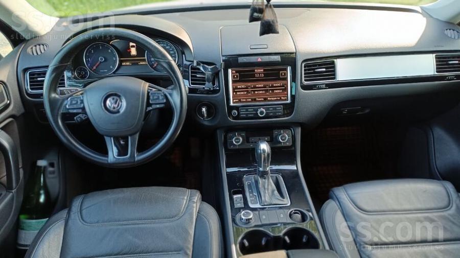 Balts Volkswagen Touareg 2013 Rīga, ar dzinēja tilpumu 3.00 L un nobraukumu 246 tūkst. km par 11950 €, foto 21 vietnē AUTOMOTO.COM.LV