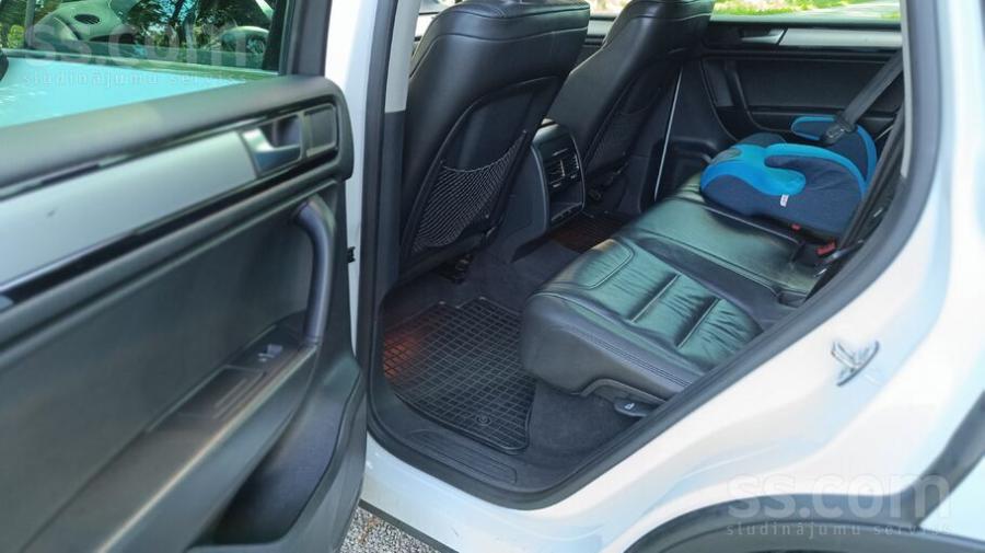 Balts Volkswagen Touareg 2013 Rīga, ar dzinēja tilpumu 3.00 L un nobraukumu 246 tūkst. km par 11950 €, foto 23 vietnē AUTOMOTO.COM.LV