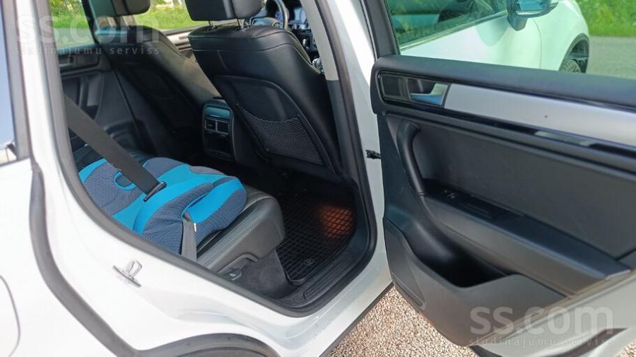 Balts Volkswagen Touareg 2013 Rīga, ar dzinēja tilpumu 3.00 L un nobraukumu 246 tūkst. km par 11950 €, foto 25 vietnē AUTOMOTO.COM.LV