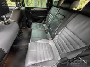 White Volkswagen Touareg 2013 in Riga, with an engine capacity of 3.00 L and mileage of 226 thousand km for 12900 €, photo 12 on AUTOMOTO.COM.LV