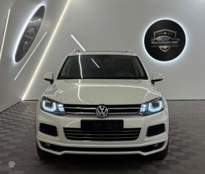 White Volkswagen Touareg 2013 in Marijampole, with an engine capacity of 2.97 L and mileage of 317 thousand km for 13450 €, photo 8 on AUTOMOTO.COM.LV