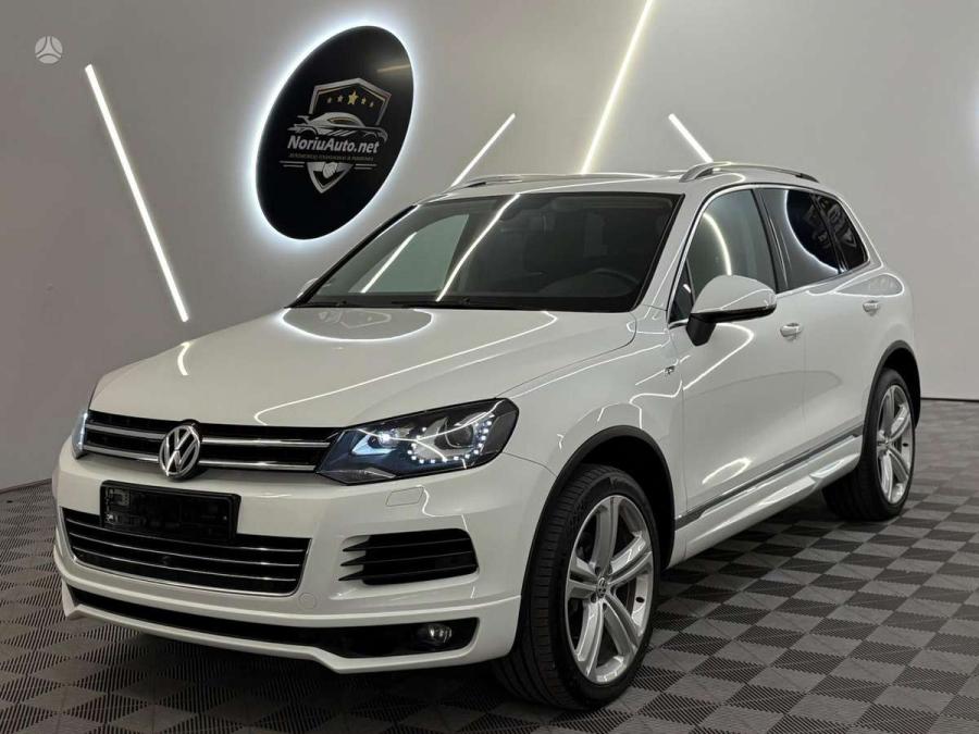 White Volkswagen Touareg 2013 in Marijampole, with an engine capacity of 2.97 L and mileage of 317 thousand km for 13450 €, photo 10 on AUTOMOTO.COM.LV