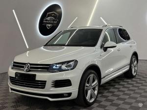 White Volkswagen Touareg 2013 in Marijampole, with an engine capacity of 2.97 L and mileage of 317 thousand km for 12999 €, photo 6 on AUTOMOTO.COM.LV
