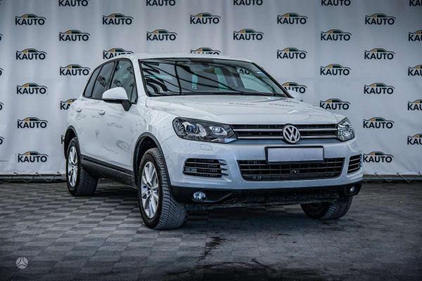 Balts Volkswagen Touareg 2013 Kauņa, ar dzinēja tilpumu 3.00 L un nobraukumu 320 tūkst. km par 12890 €, foto 3 vietnē AUTOMOTO.COM.LV