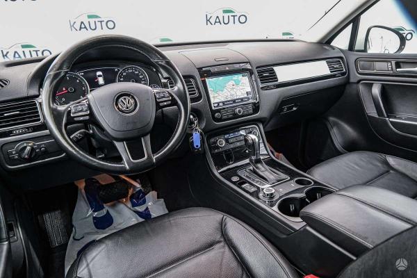 Balts Volkswagen Touareg 2013 Kauņa, ar dzinēja tilpumu 3.00 L un nobraukumu 320 tūkst. km par 12890 €, foto 8 vietnē AUTOMOTO.COM.LV
