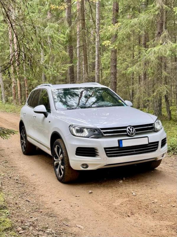 Balts Volkswagen Touareg 2013 Viļņa, ar dzinēja tilpumu 2.97 L un nobraukumu 180 tūkst. km par 13800 €, foto 4 vietnē AUTOMOTO.COM.LV