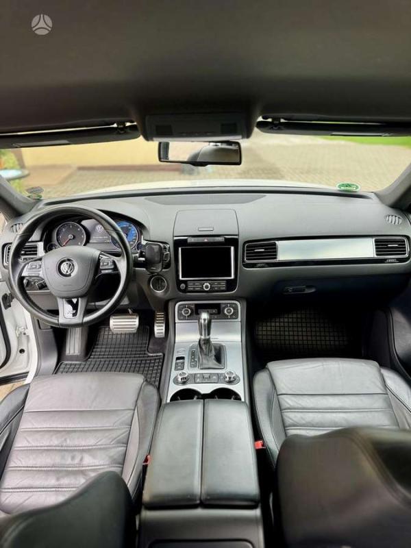 Balts Volkswagen Touareg 2013 Viļņa, ar dzinēja tilpumu 2.97 L un nobraukumu 180 tūkst. km par 13800 €, foto 9 vietnē AUTOMOTO.COM.LV
