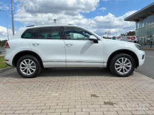 Balts Volkswagen Touareg 2013 Rīga, ar dzinēja tilpumu 3.00 L un nobraukumu 270 tūkst. km par 9200 €, foto 7 vietnē AUTOMOTO.COM.LV