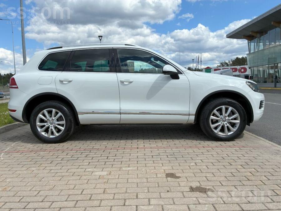 Balts Volkswagen Touareg 2013 Rīga, ar dzinēja tilpumu 3.00 L un nobraukumu 270 tūkst. km par 9200 €, foto 7 vietnē AUTOMOTO.COM.LV