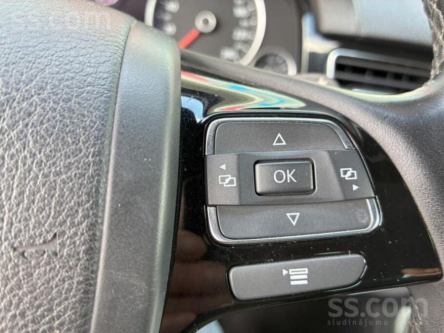 Balts Volkswagen Touareg 2013 Rīga, ar dzinēja tilpumu 3.00 L un nobraukumu 270 tūkst. km par 9200 €, foto 17 vietnē AUTOMOTO.COM.LV