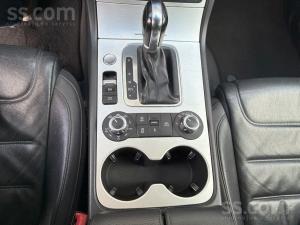 Balts Volkswagen Touareg 2013 Rīga, ar dzinēja tilpumu 3.00 L un nobraukumu 270 tūkst. km par 9200 €, foto 19 vietnē AUTOMOTO.COM.LV