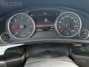 Balts Volkswagen Touareg 2013 Rīga, ar dzinēja tilpumu 3.00 L un nobraukumu 270 tūkst. km par 9200 €, foto 21 vietnē AUTOMOTO.COM.LV
