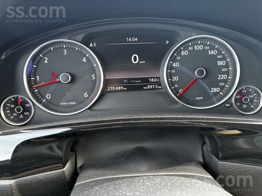 Balts Volkswagen Touareg 2013 Rīga, ar dzinēja tilpumu 3.00 L un nobraukumu 270 tūkst. km par 9200 €, foto 21 vietnē AUTOMOTO.COM.LV
