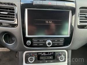 Balts Volkswagen Touareg 2013 Rīga, ar dzinēja tilpumu 3.00 L un nobraukumu 270 tūkst. km par 9200 €, foto 23 vietnē AUTOMOTO.COM.LV