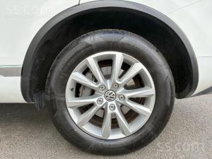 Balts Volkswagen Touareg 2013 Rīga, ar dzinēja tilpumu 3.00 L un nobraukumu 270 tūkst. km par 9200 €, foto 25 vietnē AUTOMOTO.COM.LV