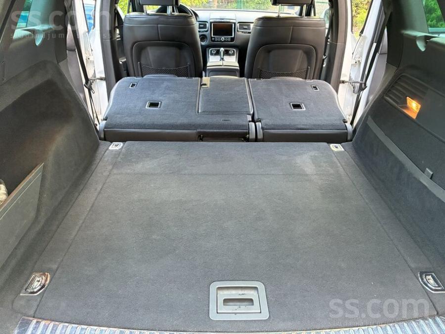 Balts Volkswagen Touareg 2013 Rīga, ar dzinēja tilpumu 3.00 L un nobraukumu 270 tūkst. km par 9200 €, foto 32 vietnē AUTOMOTO.COM.LV