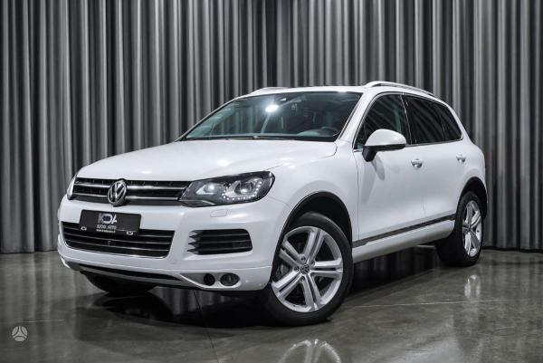 White Volkswagen Touareg 2014 in Marijampole, with an engine capacity of 2.97 L and mileage of 237 thousand km for 14450 €, photo 2 on AUTOMOTO.COM.LV