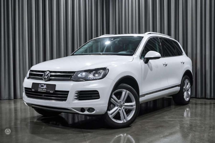 White Volkswagen Touareg 2014 in Marijampole, with an engine capacity of 2.97 L and mileage of 237 thousand km for 14450 €, photo 2 on AUTOMOTO.COM.LV
