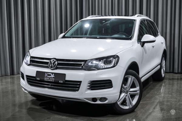 White Volkswagen Touareg 2014 in Marijampole, with an engine capacity of 2.97 L and mileage of 237 thousand km for 14450 €, photo 5 on AUTOMOTO.COM.LV